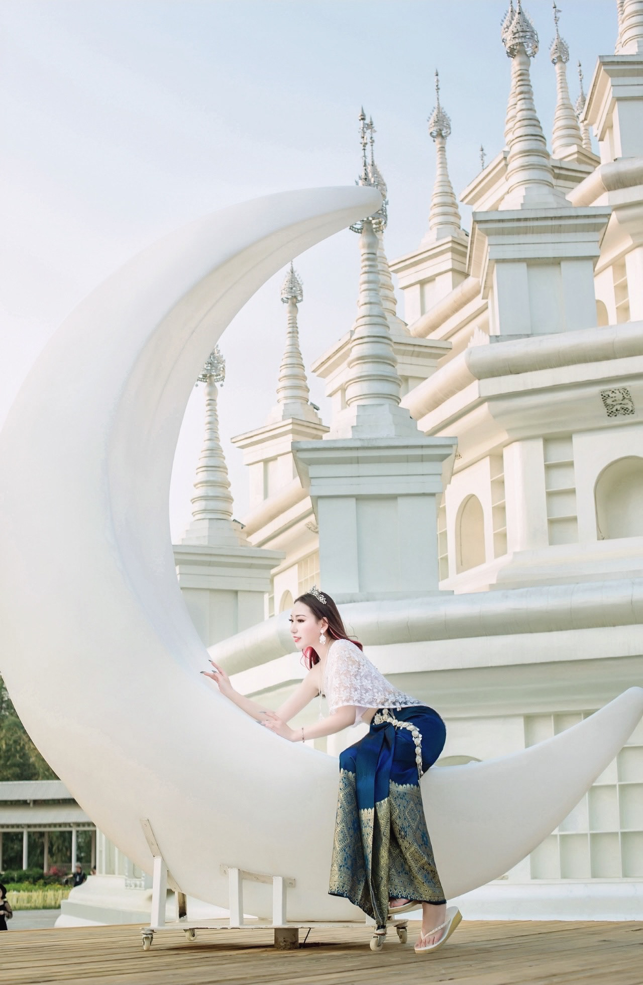 He Su - The Traditional Clothing of the Dai People