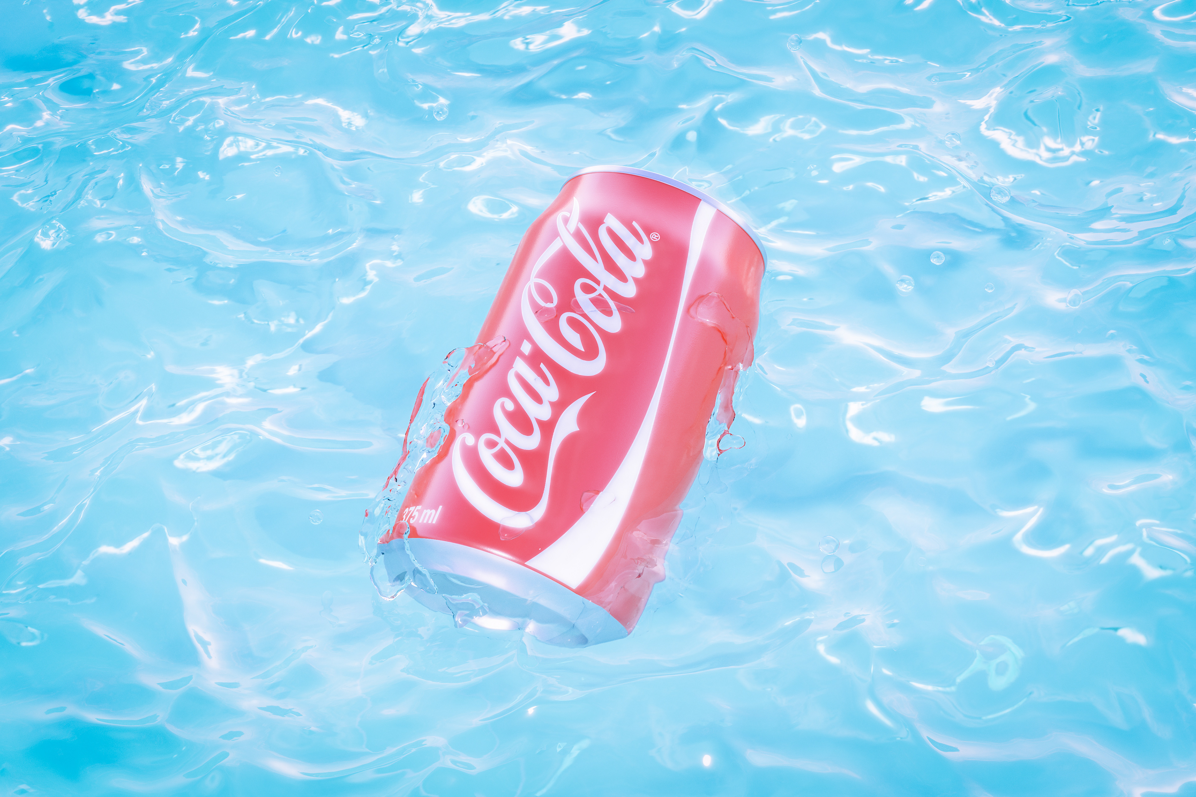 3dviz.pl | 3D Visualizations | 3D modeling | 3D Animation - Floating can