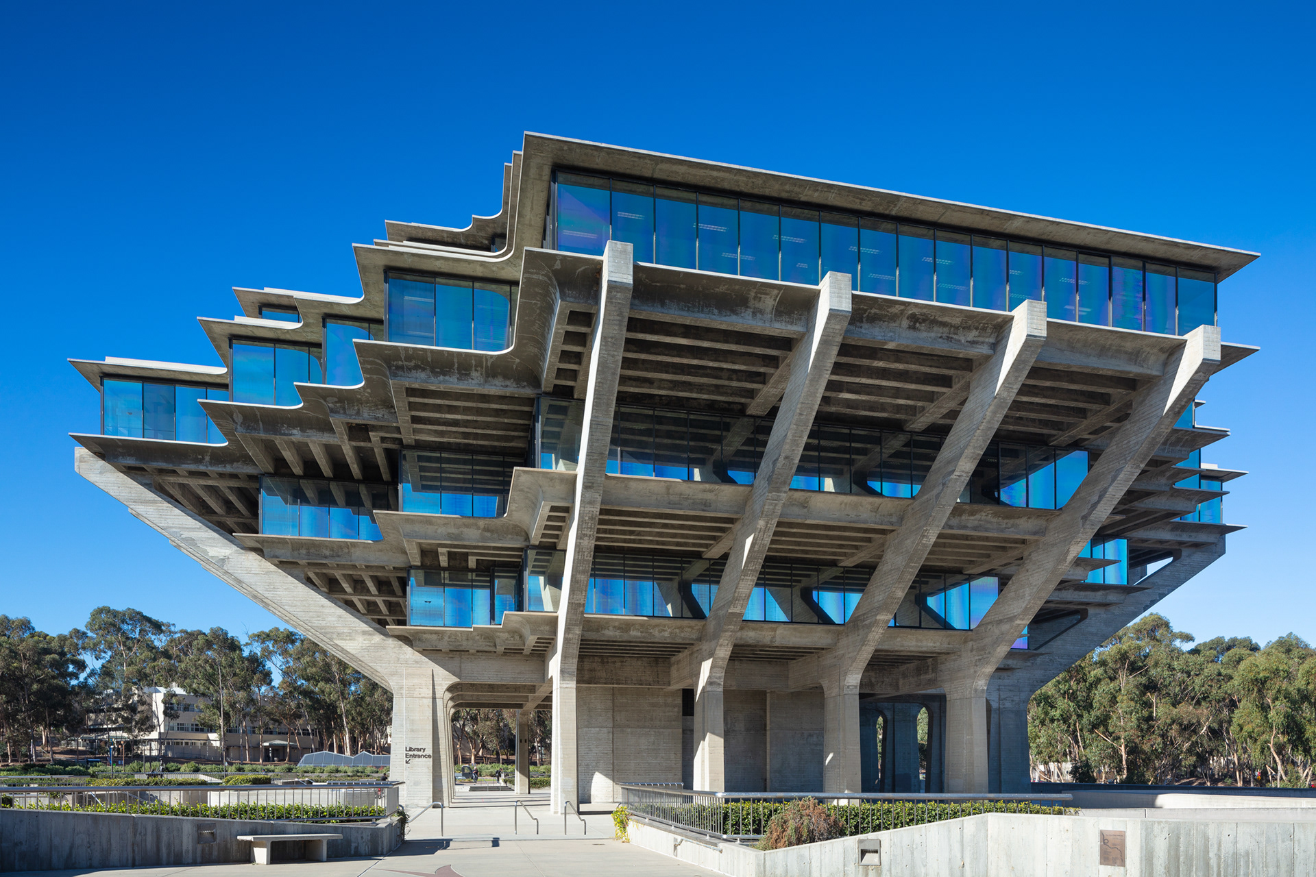 Pete Sieger's Portfolio - UCSD Geisel Library