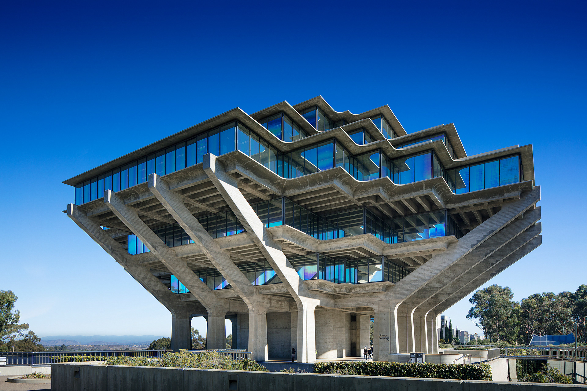 Pete Sieger's Portfolio - UCSD Geisel Library
